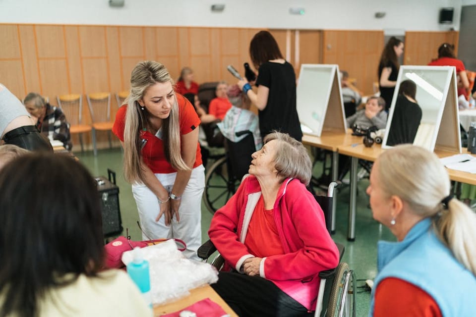 How to Organize Community Events and Activities for Seniors